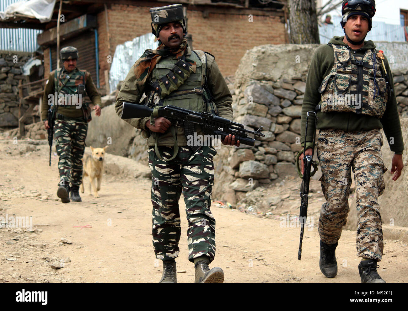 De facto border hi-res stock photography and images - Alamy