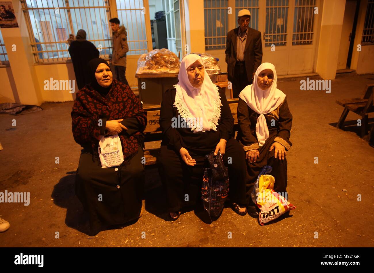 Nablus, West Bank city of Nablus. 21st Mar, 2018. Mothers and Relatives ...
