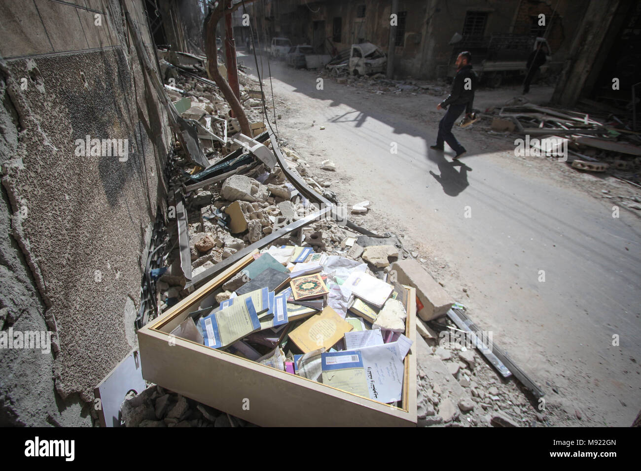Douma, Damascus, Syria. 21st Mar, 2018. A general view of the mosque ...