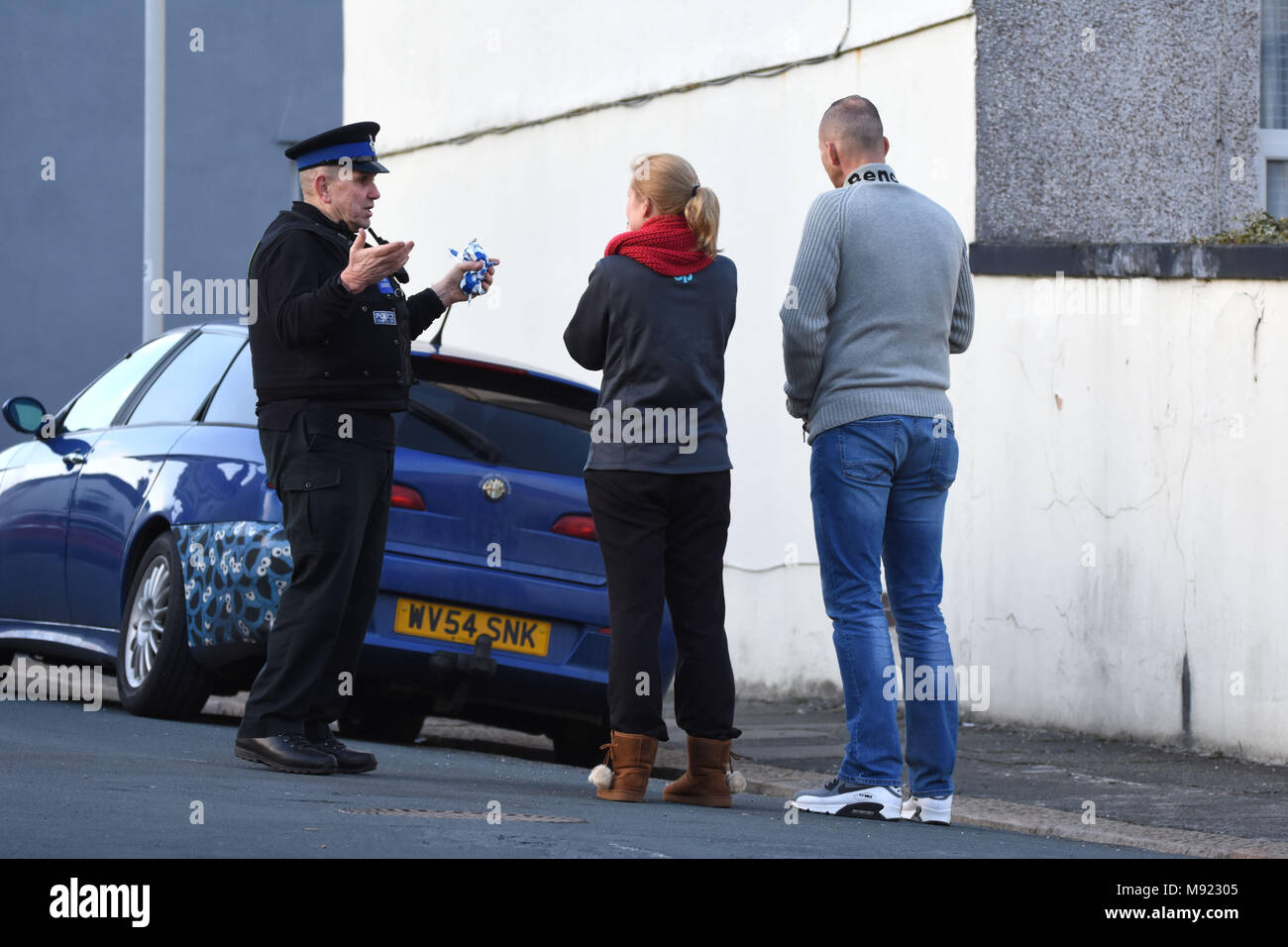 Plymouth, Devon. 21st Mar, 2018. Armed siege after knifeman seen near ...