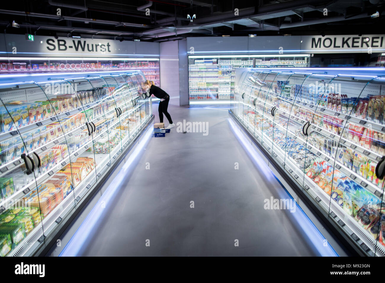 21 March 2018, Germany, Duesseldorf: A woman stocks refrigerated ...