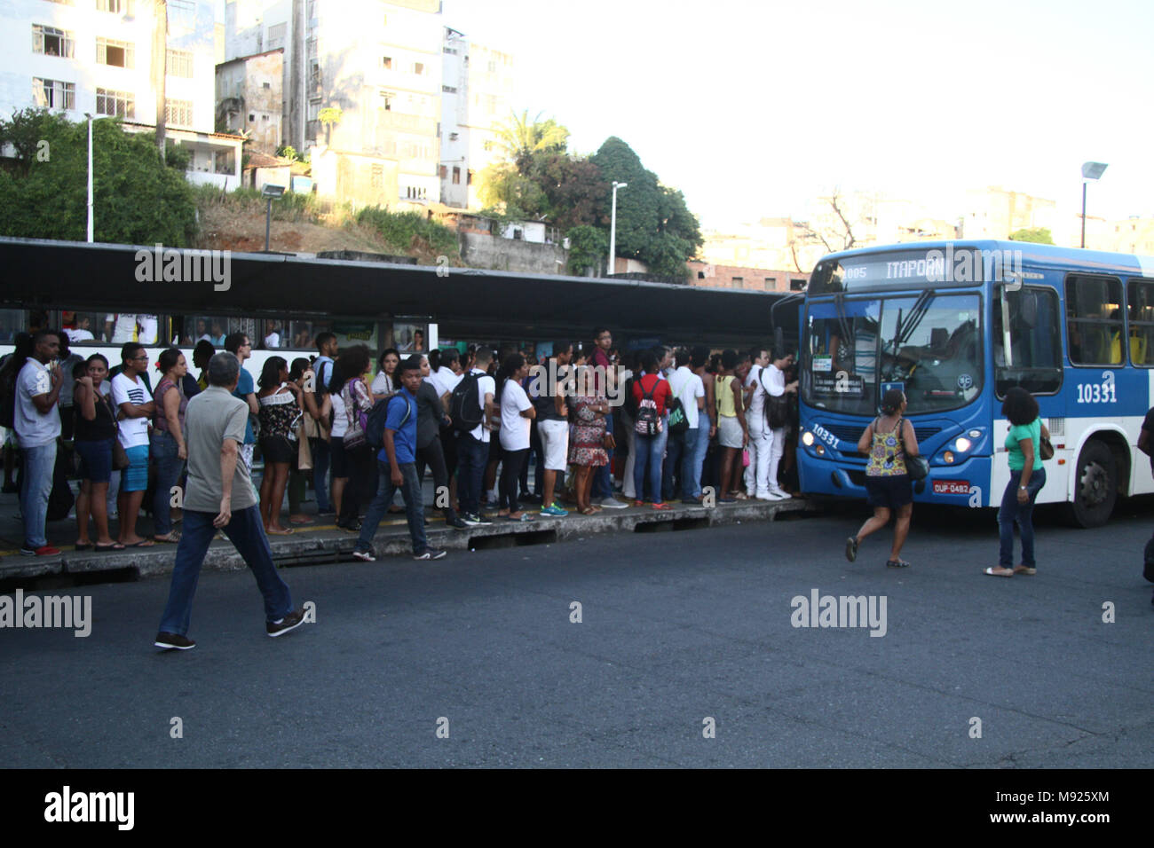 Bus queues hi-res stock photography and images - Alamy