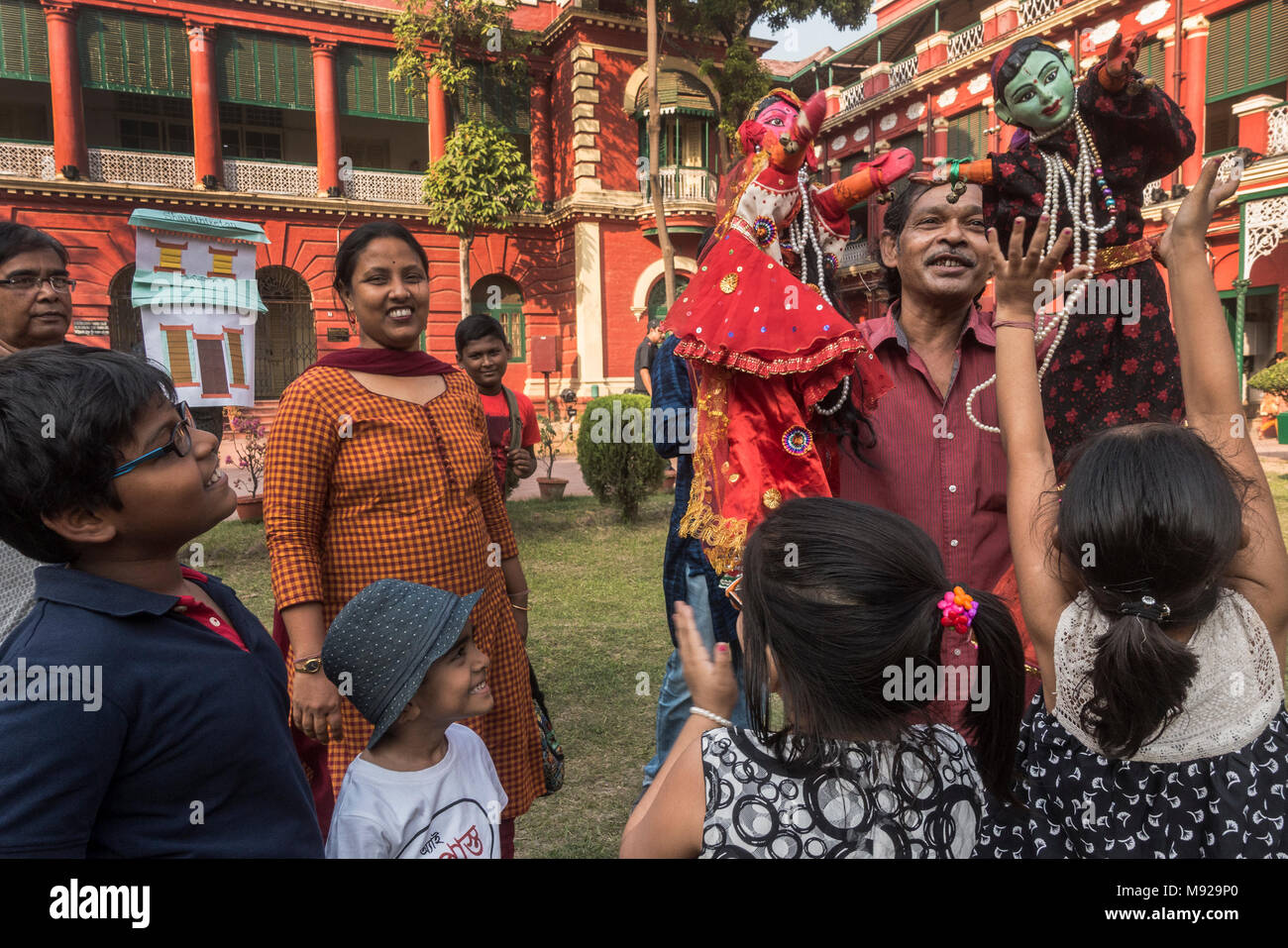 Kolkata. 21st Mar, 2018. Puppeteers pose with puppets on the occasion ...