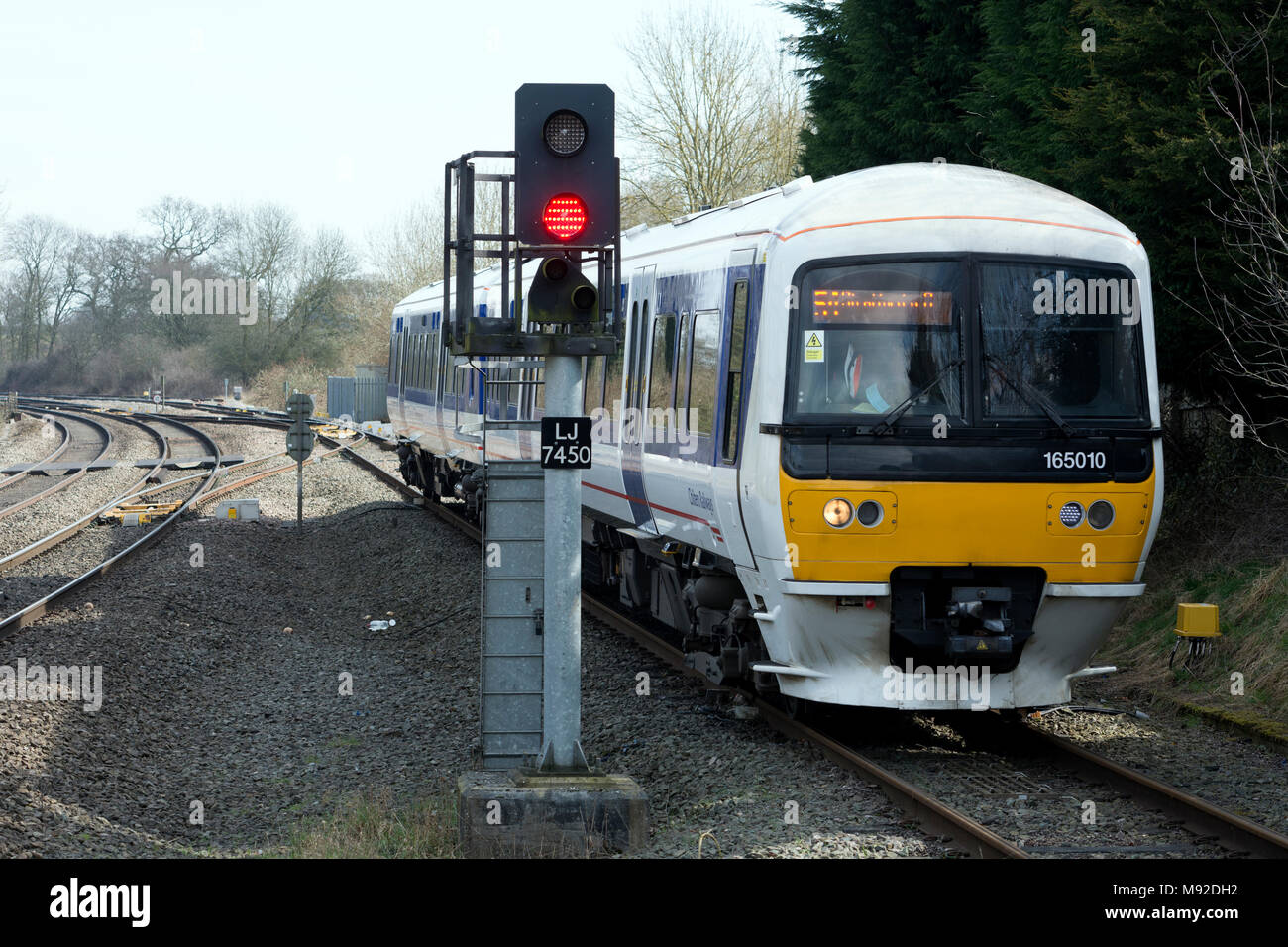 A class 165 Chiltern Railways train approaching Hatton station ...