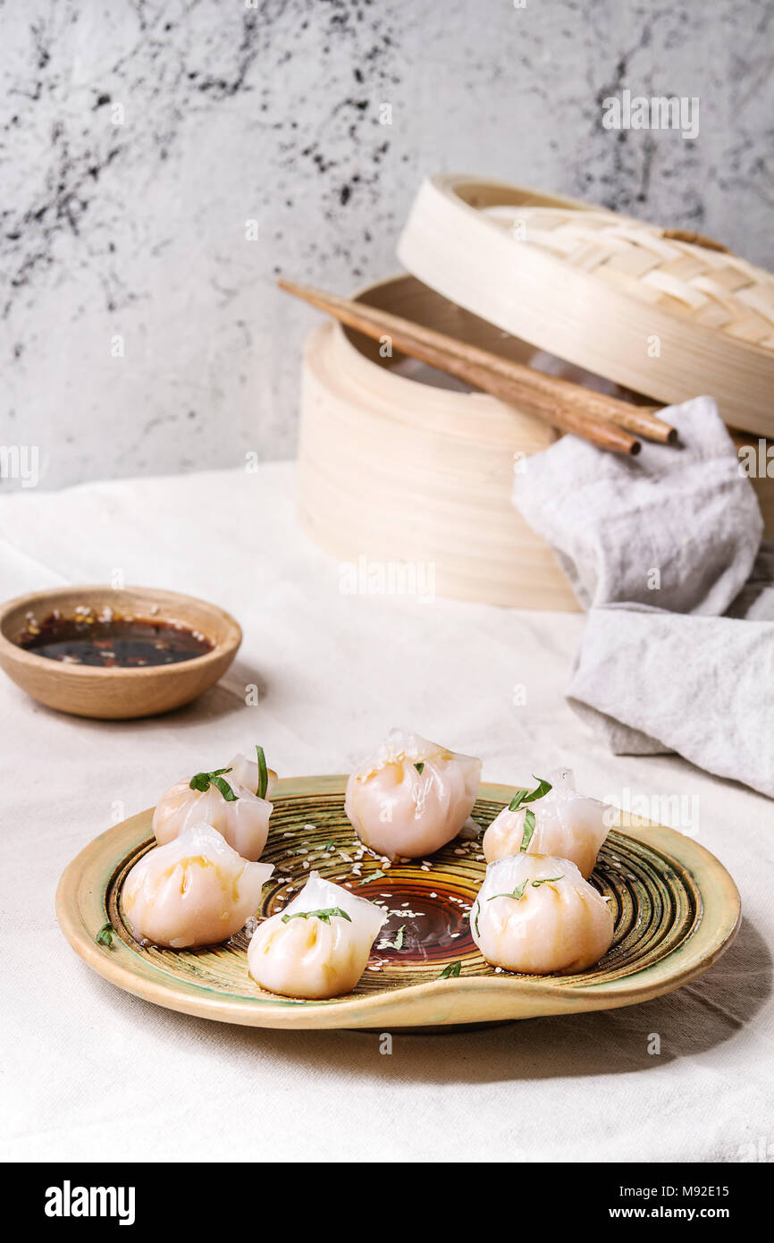 Asian steam dumplings Stock Photo - Alamy