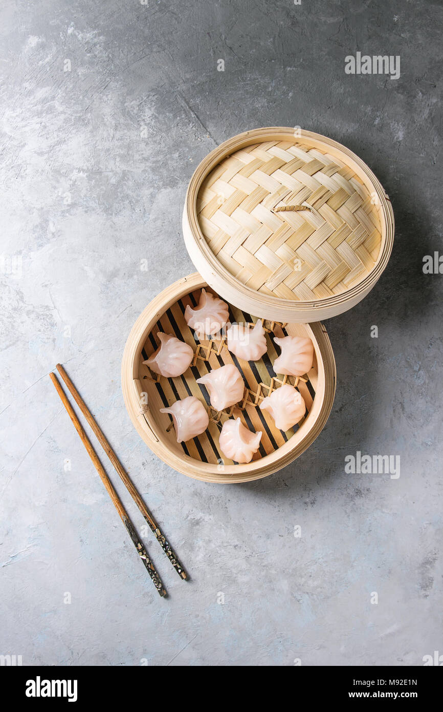 Asian steam dumplings Stock Photo - Alamy