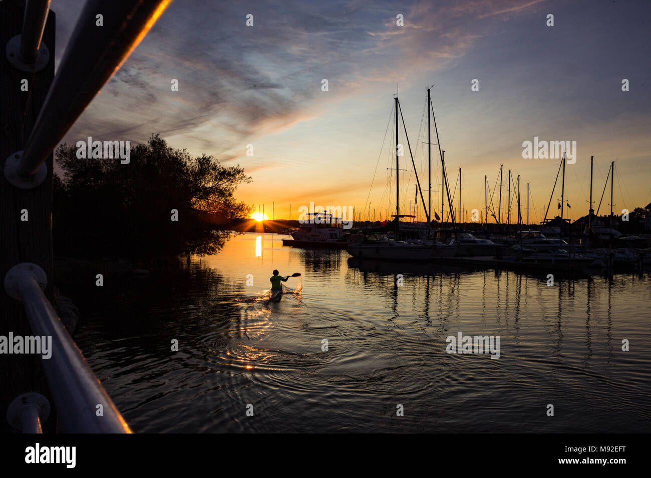 Wonderful sunset at Beachfront Park, Liverpool Rd, Pickering, Ontario ...
