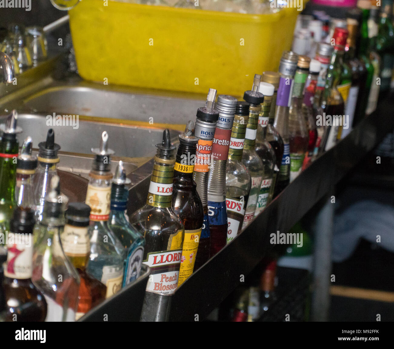 Pour beer sink hi-res stock photography and images - Alamy