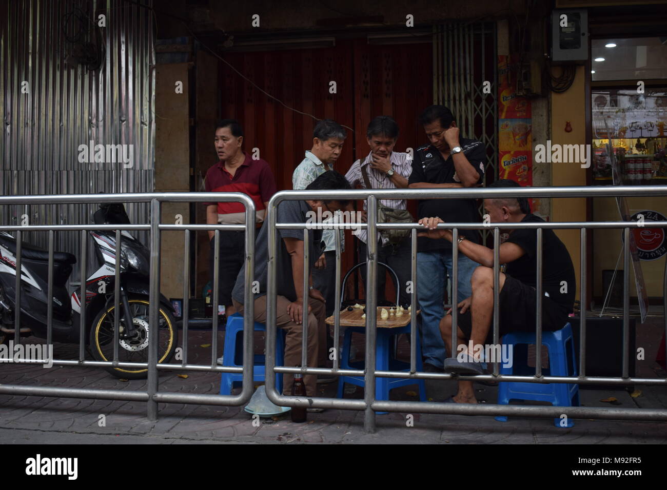 Street chess hi-res stock photography and images - Alamy
