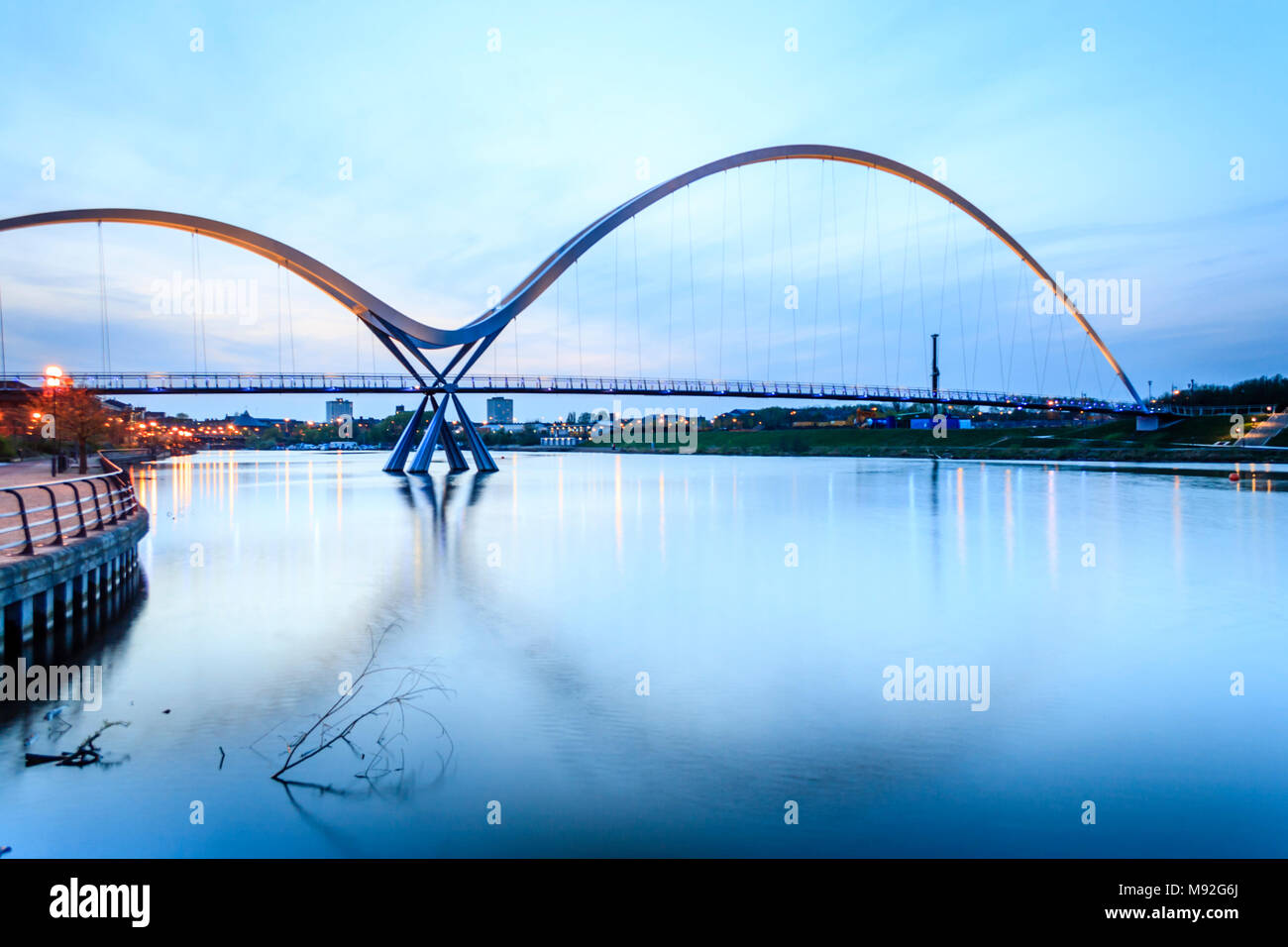 Infinity bridge hi-res stock photography and images - Alamy