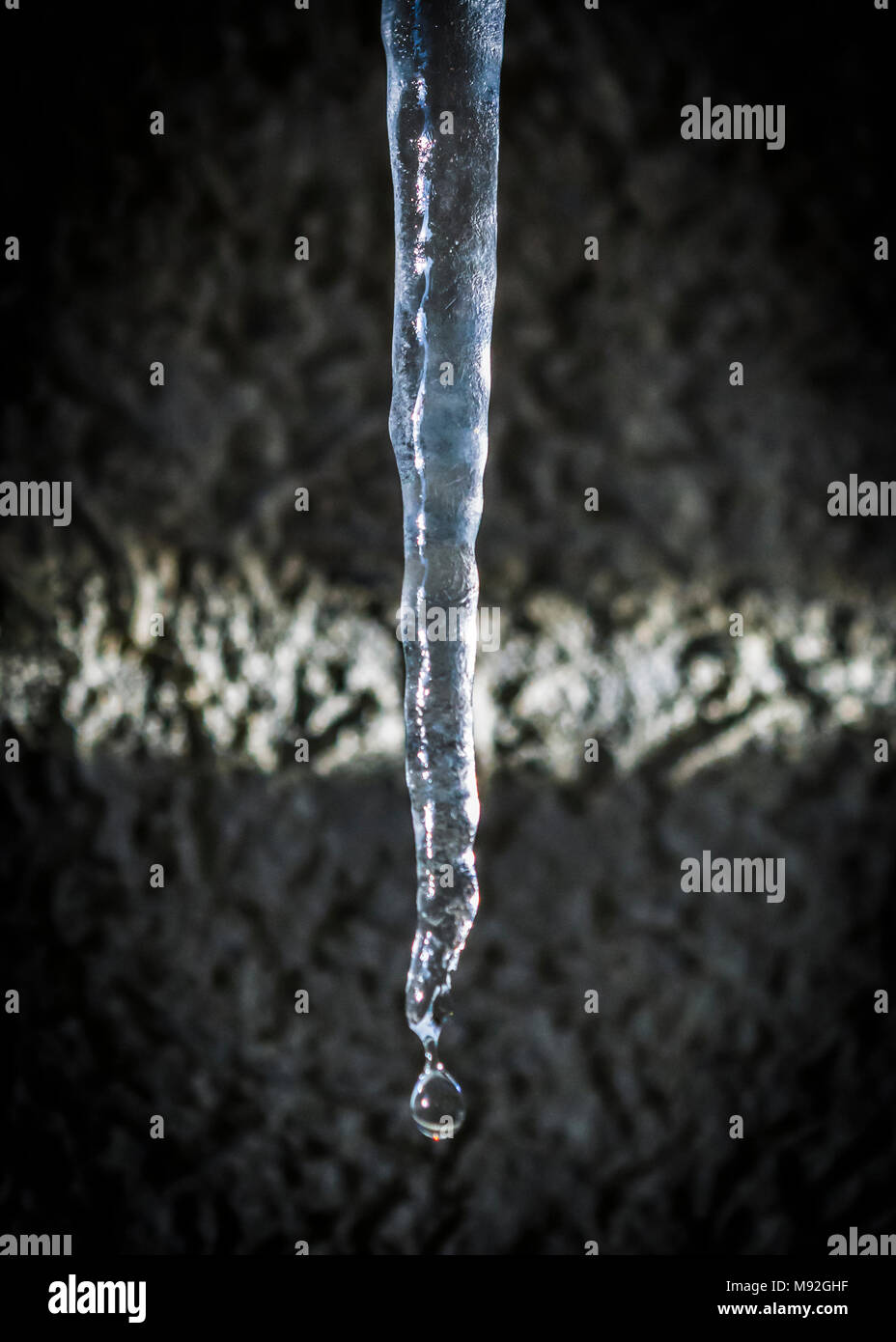 Icicle lights on house hi-res stock photography and images - Alamy