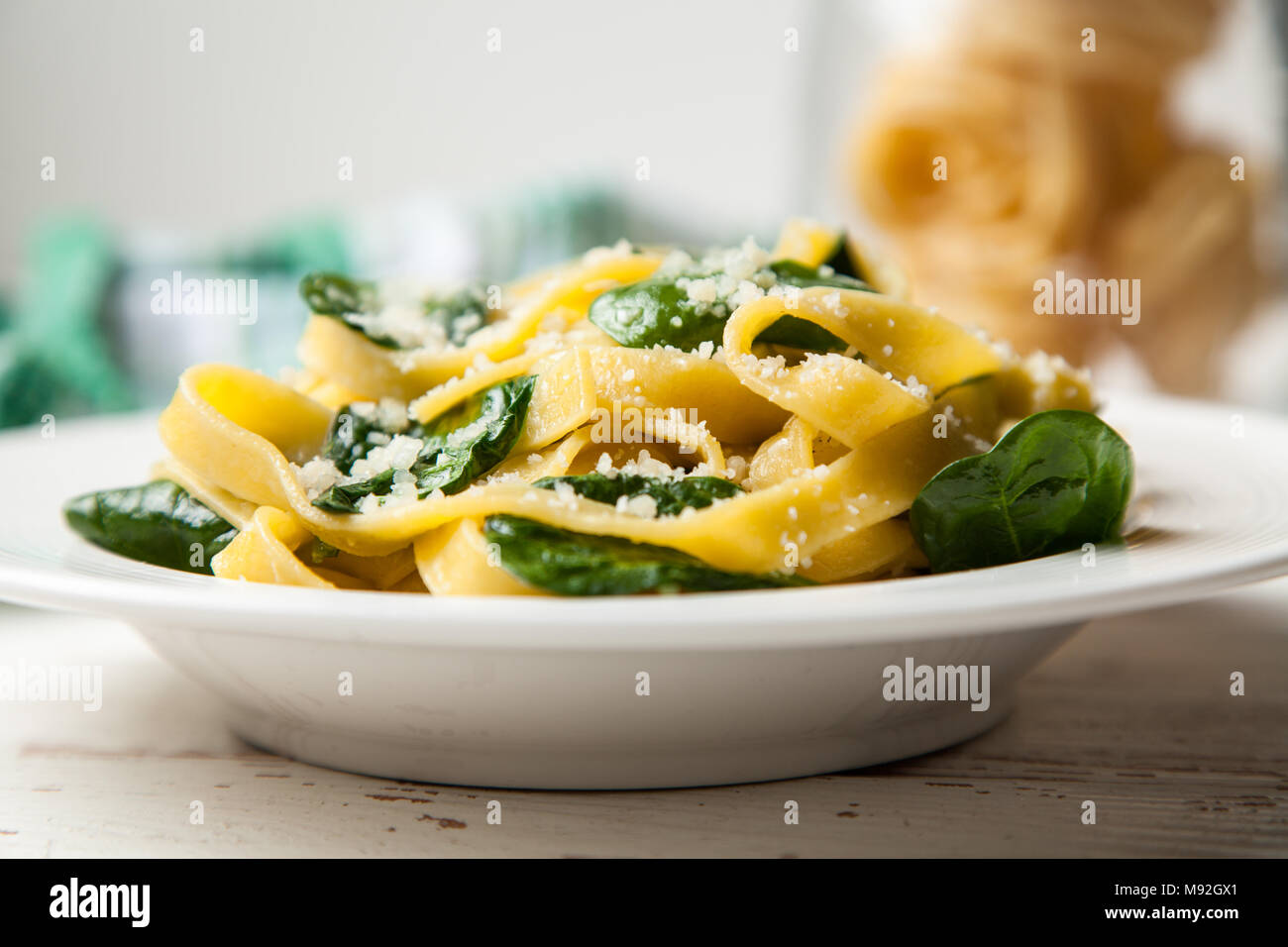 Spinach tagliatelle pasta Stock Photo - Alamy
