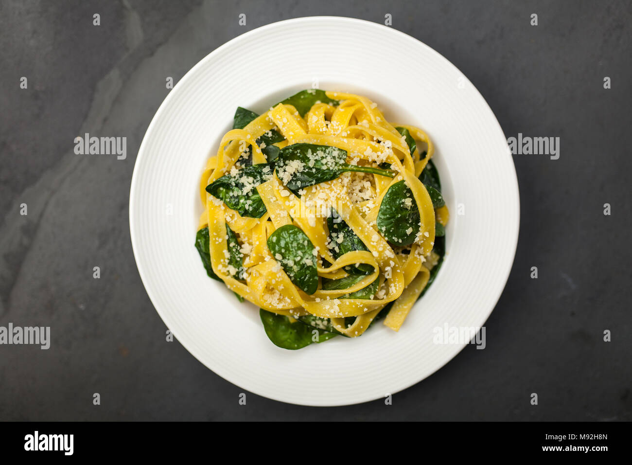 Spinach tagliatelle pasta Stock Photo - Alamy