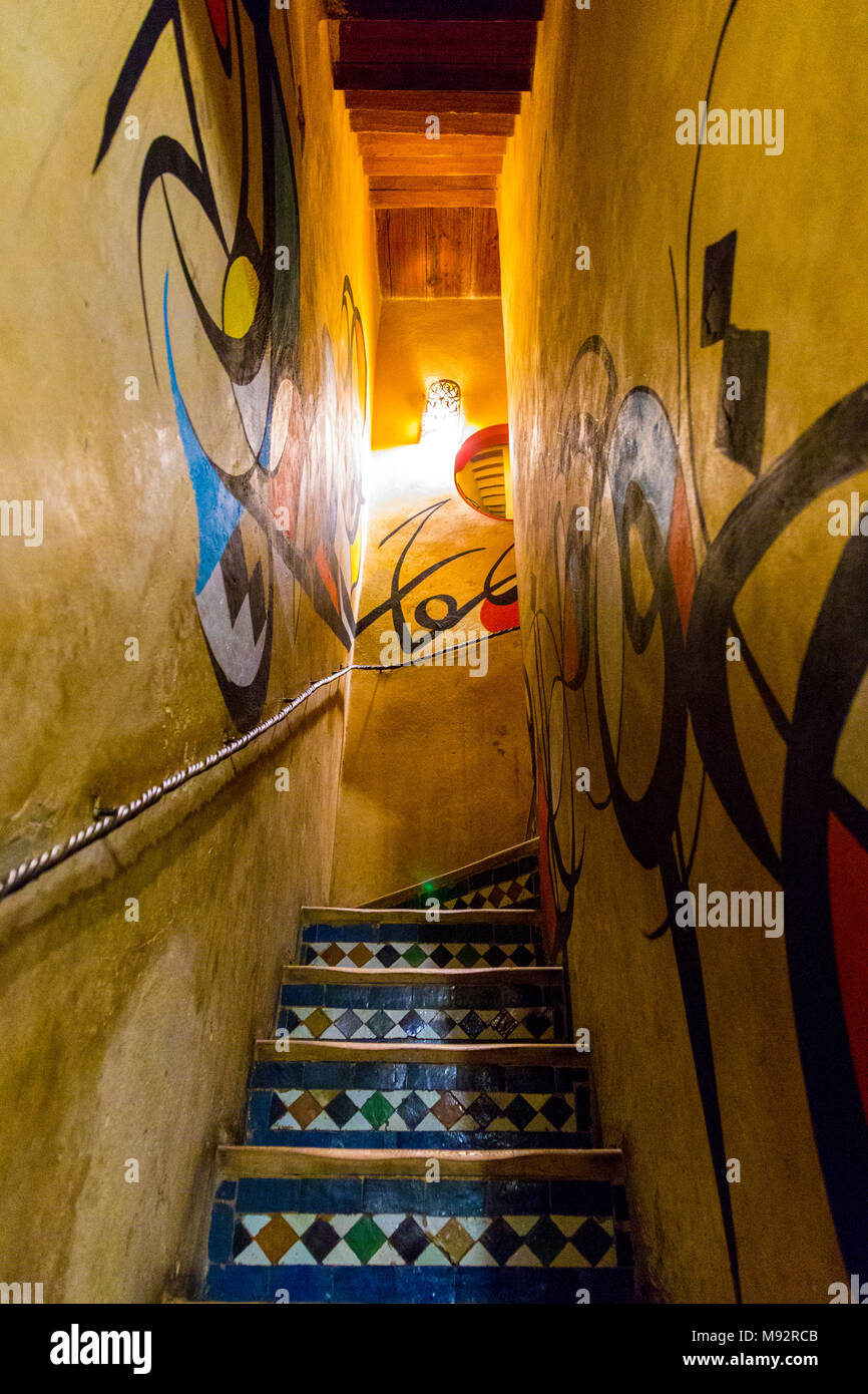 Fez in morocco cafe clock hi-res stock photography and images - Alamy