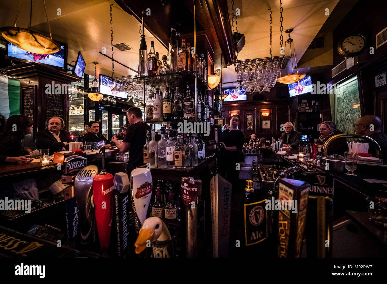 English pub font hi-res stock photography and images - Alamy