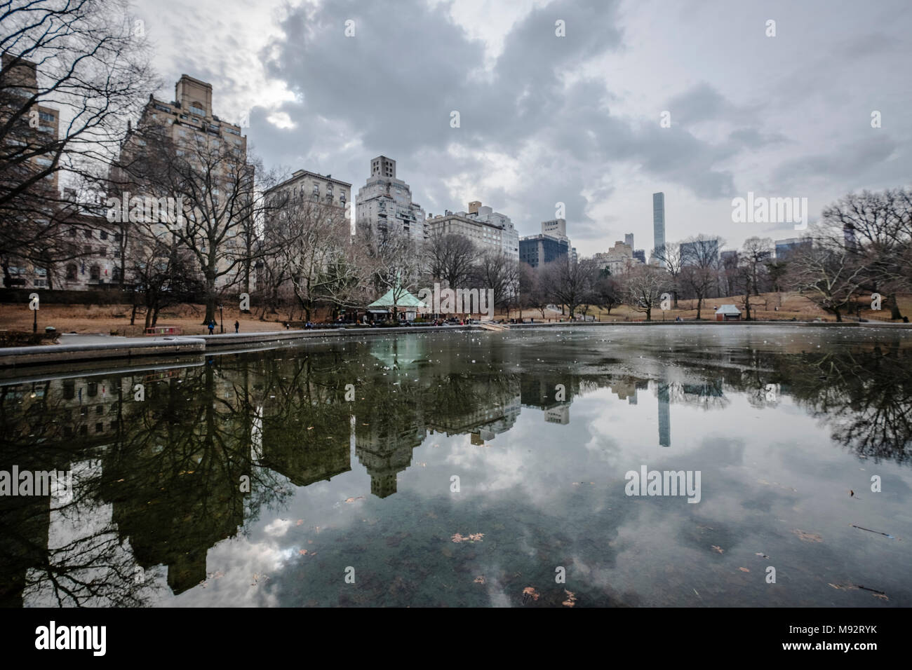 Ny central park rainy hi-res stock photography and images - Alamy