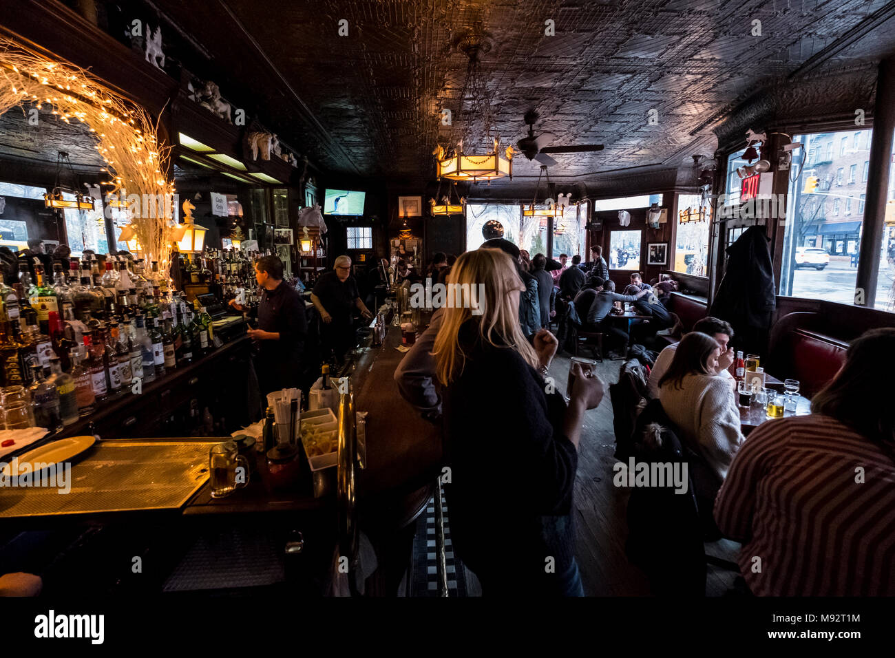 bar in a traditional style pub at lower manhattan, new york Stock Photo ...