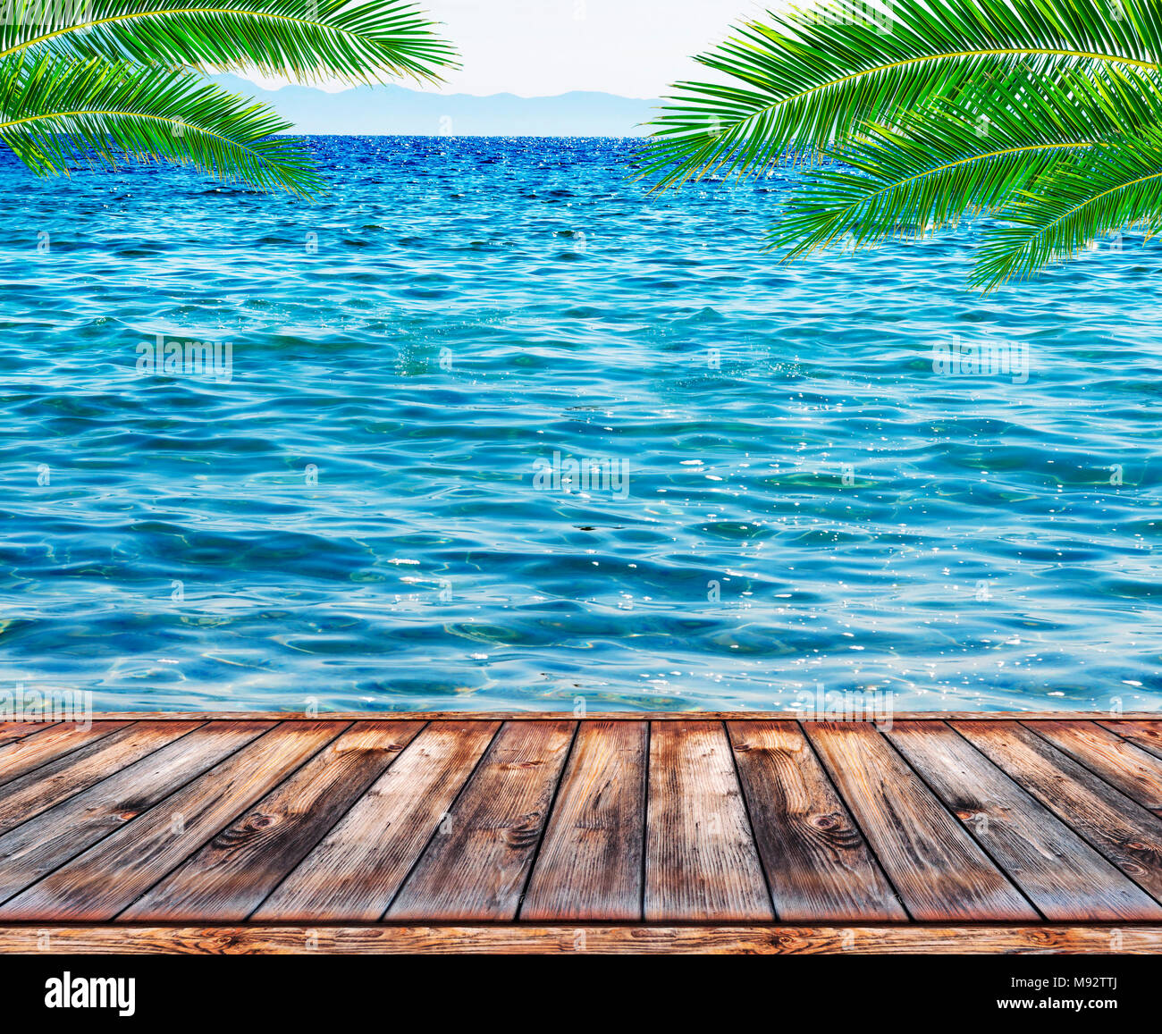 Wooden bench platform timber hi-res stock photography and images - Alamy