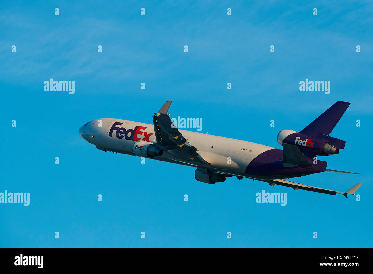 Fedex plane hi-res stock photography and images - Alamy
