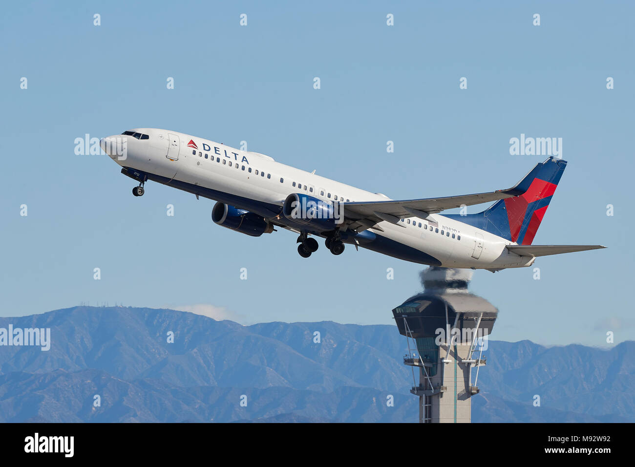 Delta Air Lines Boeing 737-800 Passenger Jet Takes Off From Los Angeles ...