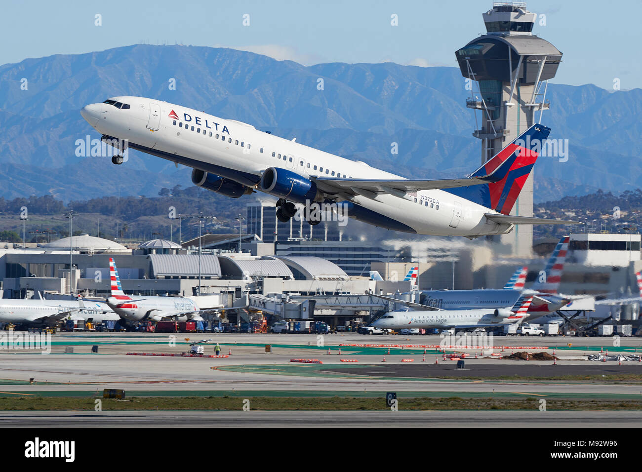 Delta airplane takes off from hi-res stock photography and images - Alamy
