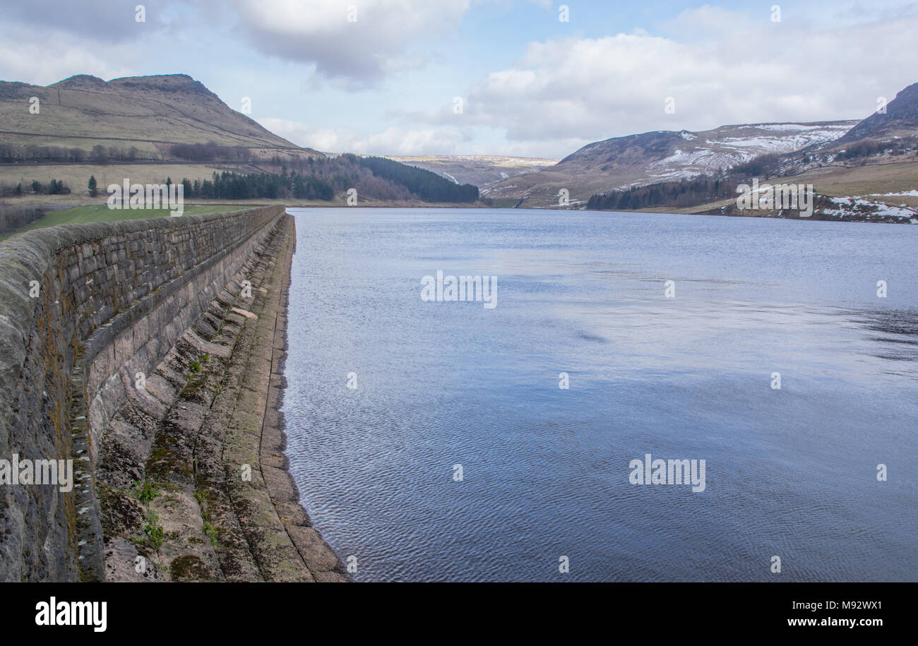Dovestone Reservoir, Peak District National Park, South Pennines ...