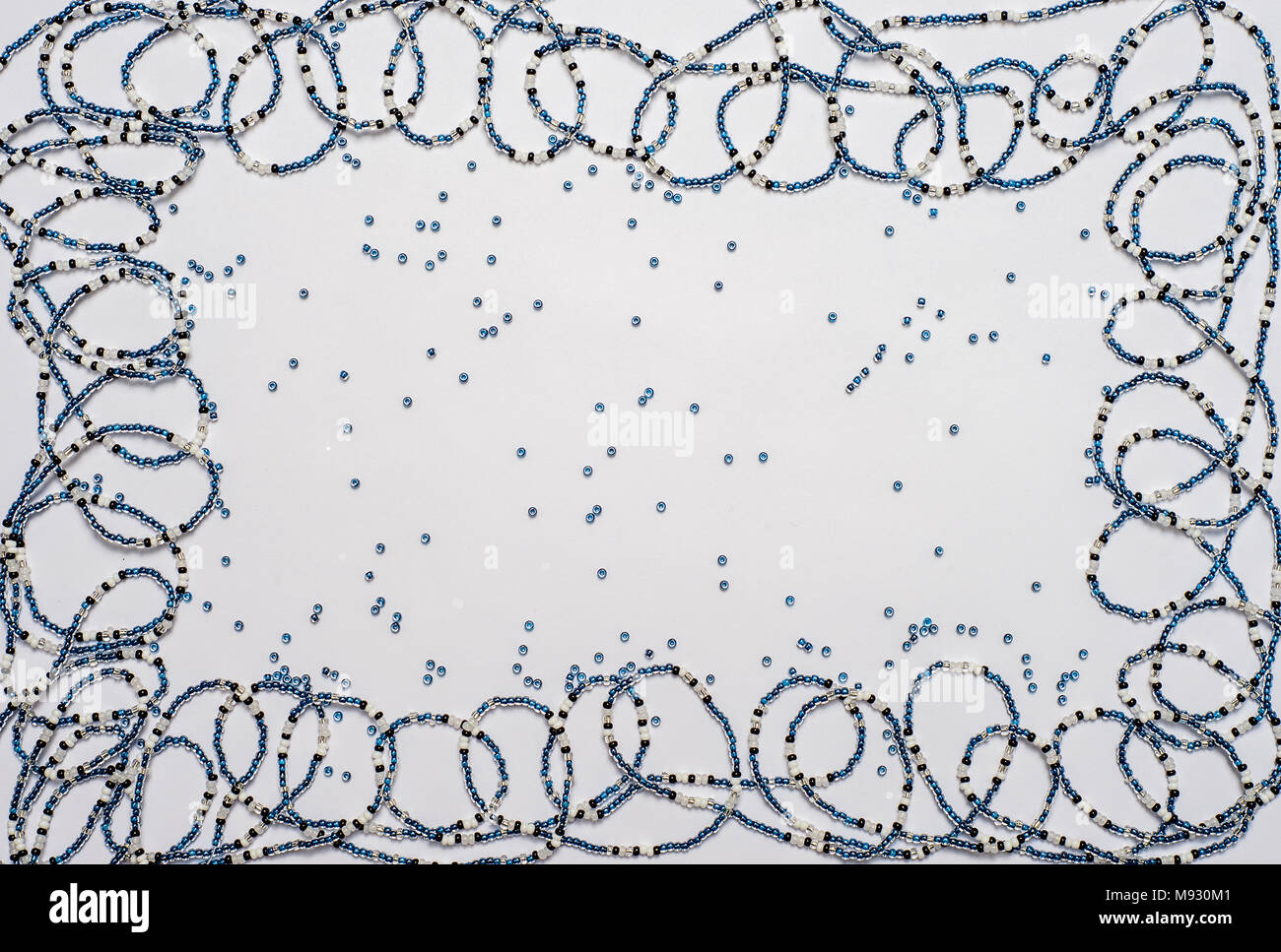 String outline black and white hi-res stock photography and images - Alamy