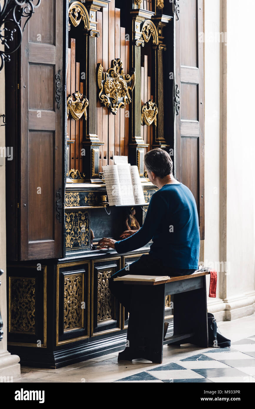 Church organ playing hi-res stock photography and images - Alamy