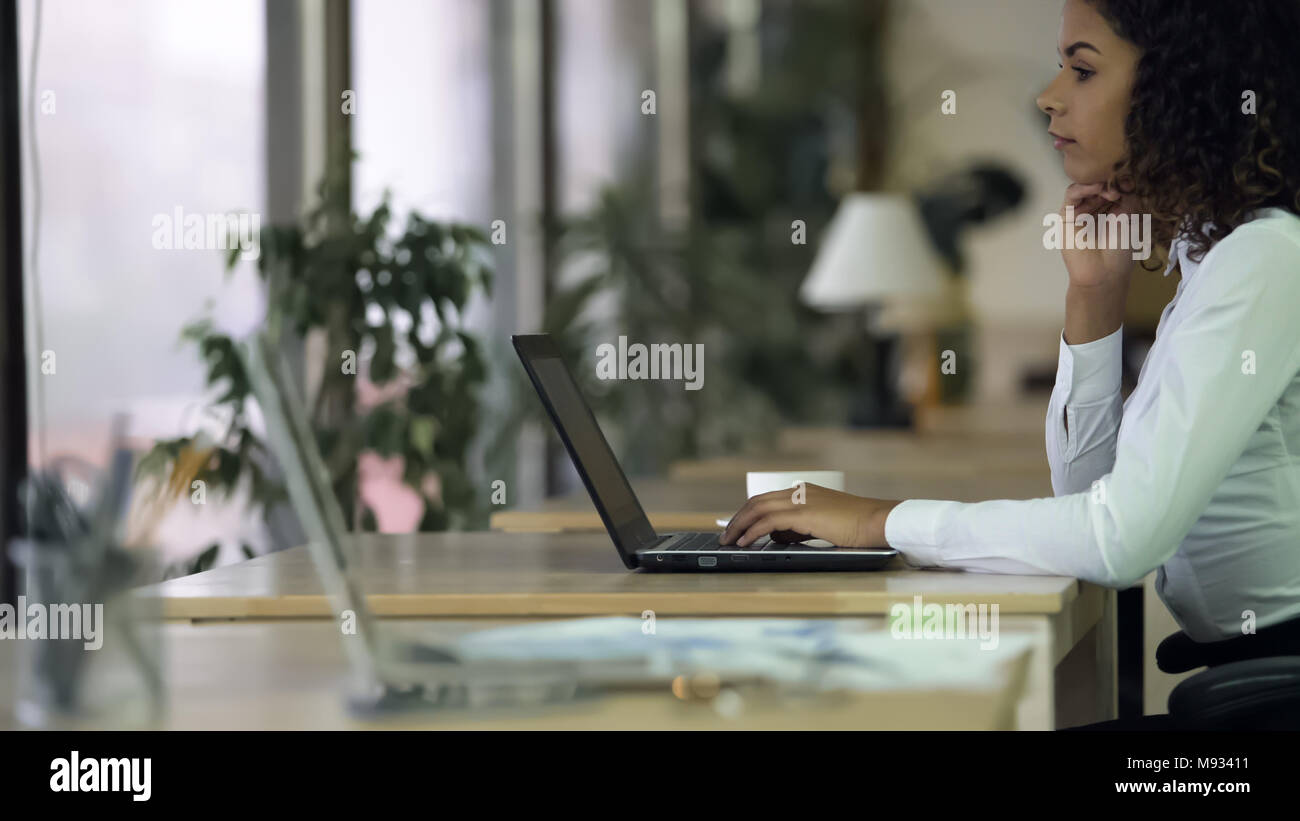 Fulfillment desk hi-res stock photography and images - Alamy