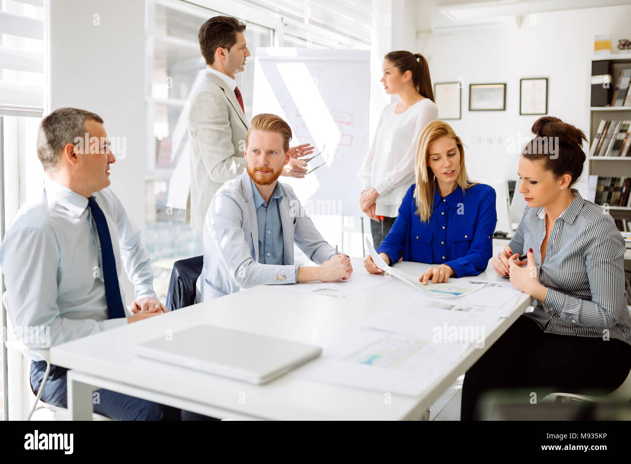 Group people table meeting hi-res stock photography and images - Alamy