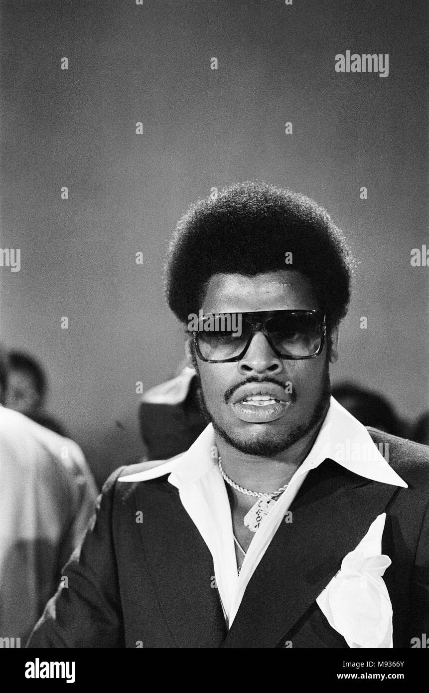 Leon Spinks at a press conference for his World Title fight against ...