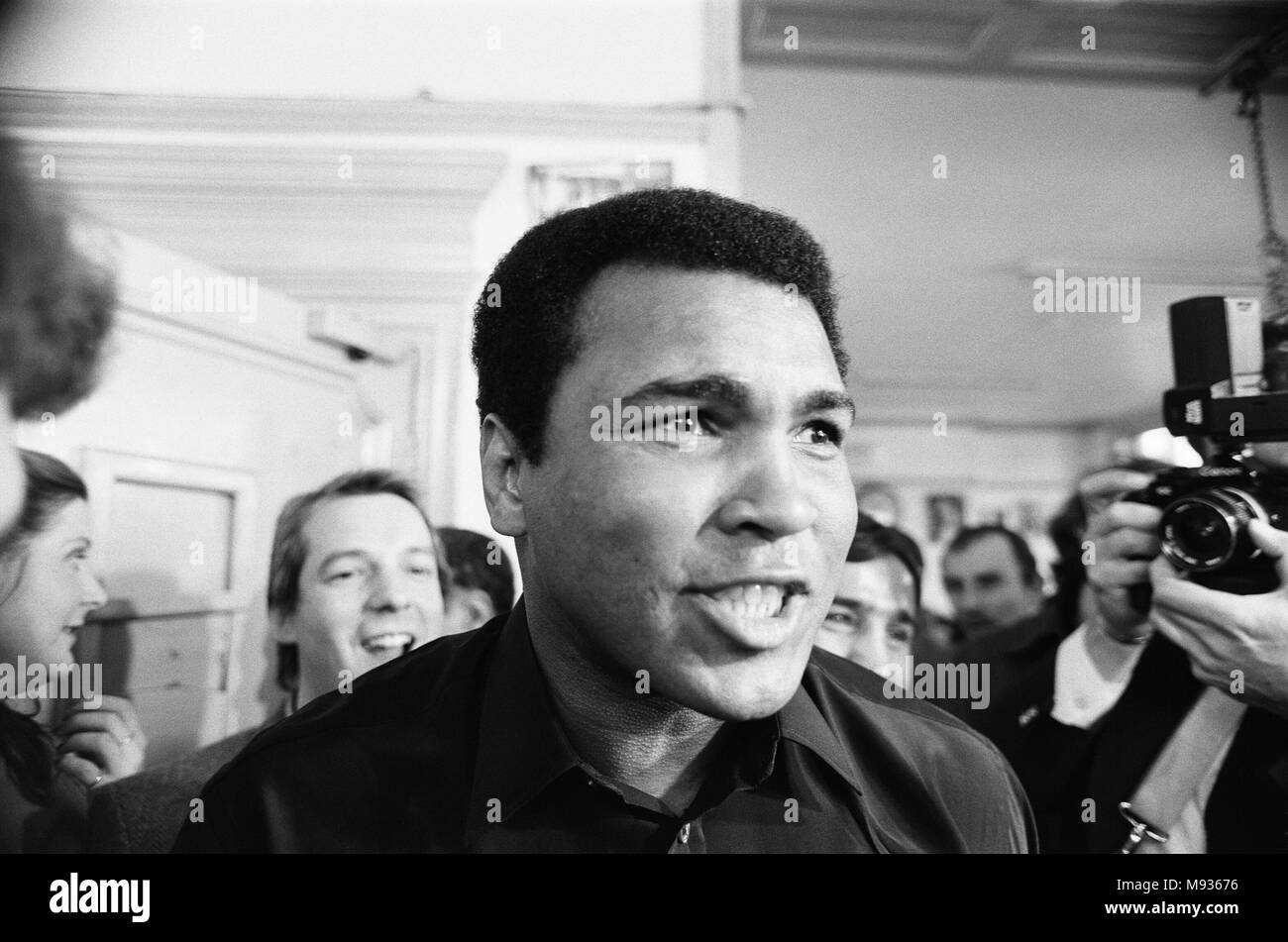 Muhammad Ali at a press conference in London. 16th December 1980 Stock ...