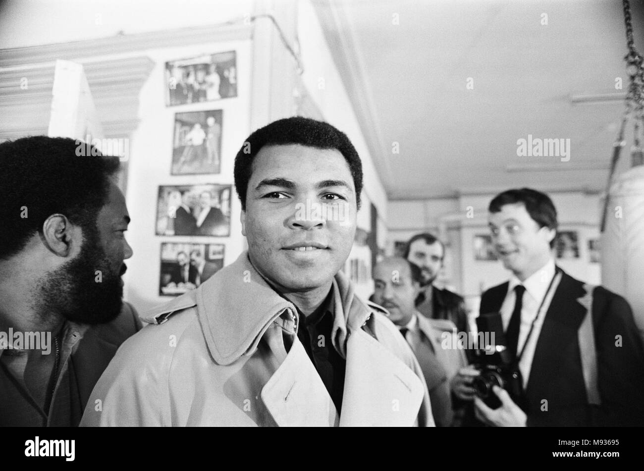 Muhammad Ali at a press conference in London. 16th December 1980 Stock ...