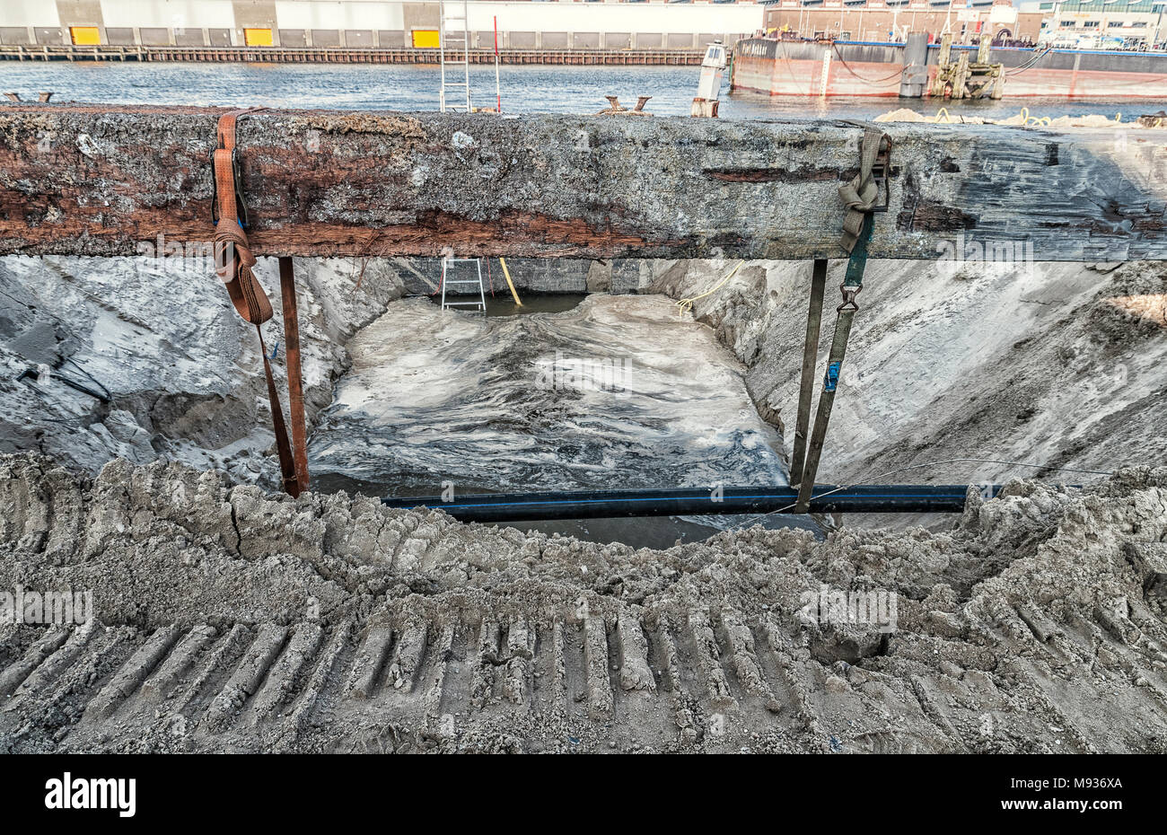 Quay wall construction hi-res stock photography and images - Alamy