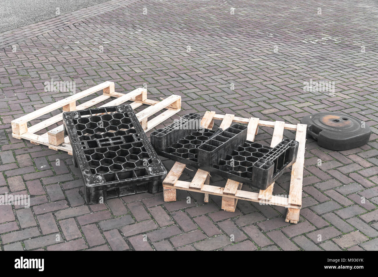 Plastic pallet hi-res stock photography and images - Alamy