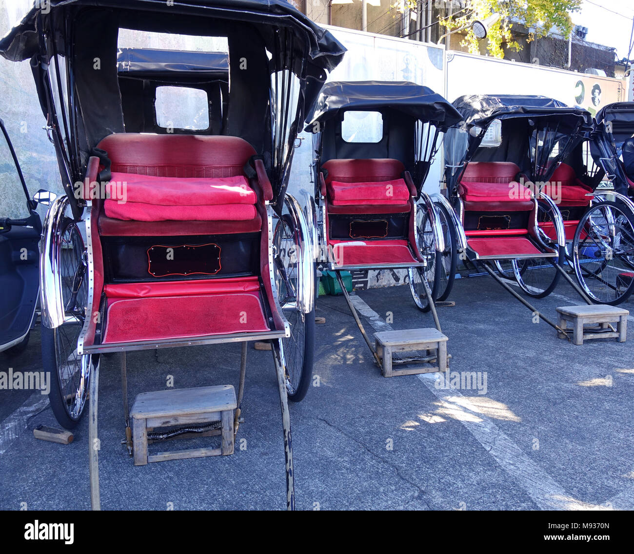 Kamakura rickshaw hi-res stock photography and images - Alamy