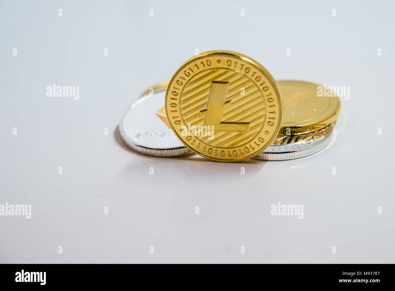 Gold ethereum coins hi-res stock photography and images - Alamy