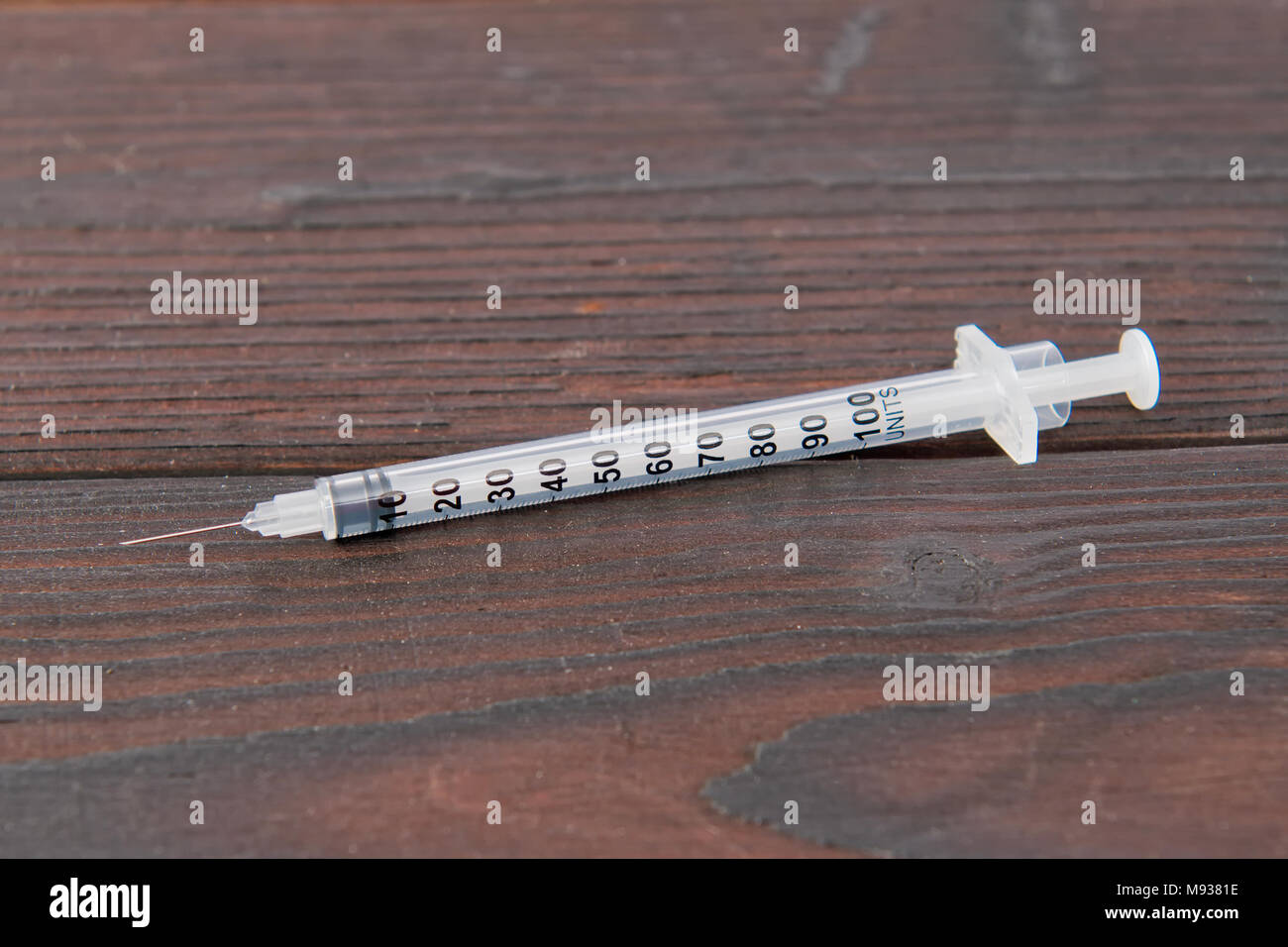 Empty syringe hi-res stock photography and images - Alamy