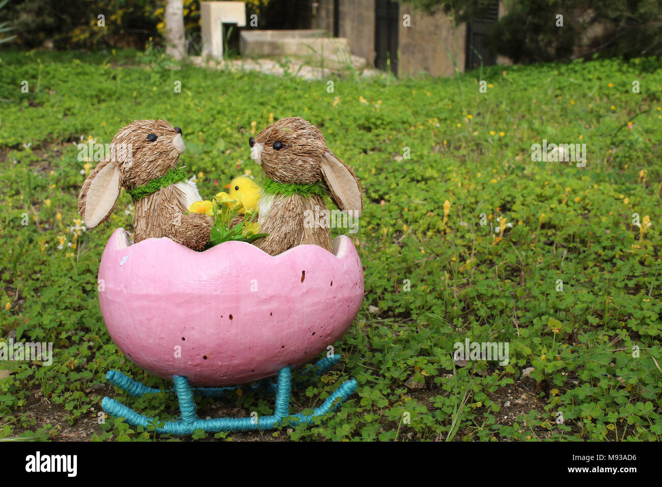EASTER BUNNYS IN THE GARDEN Stock Photo - Alamy