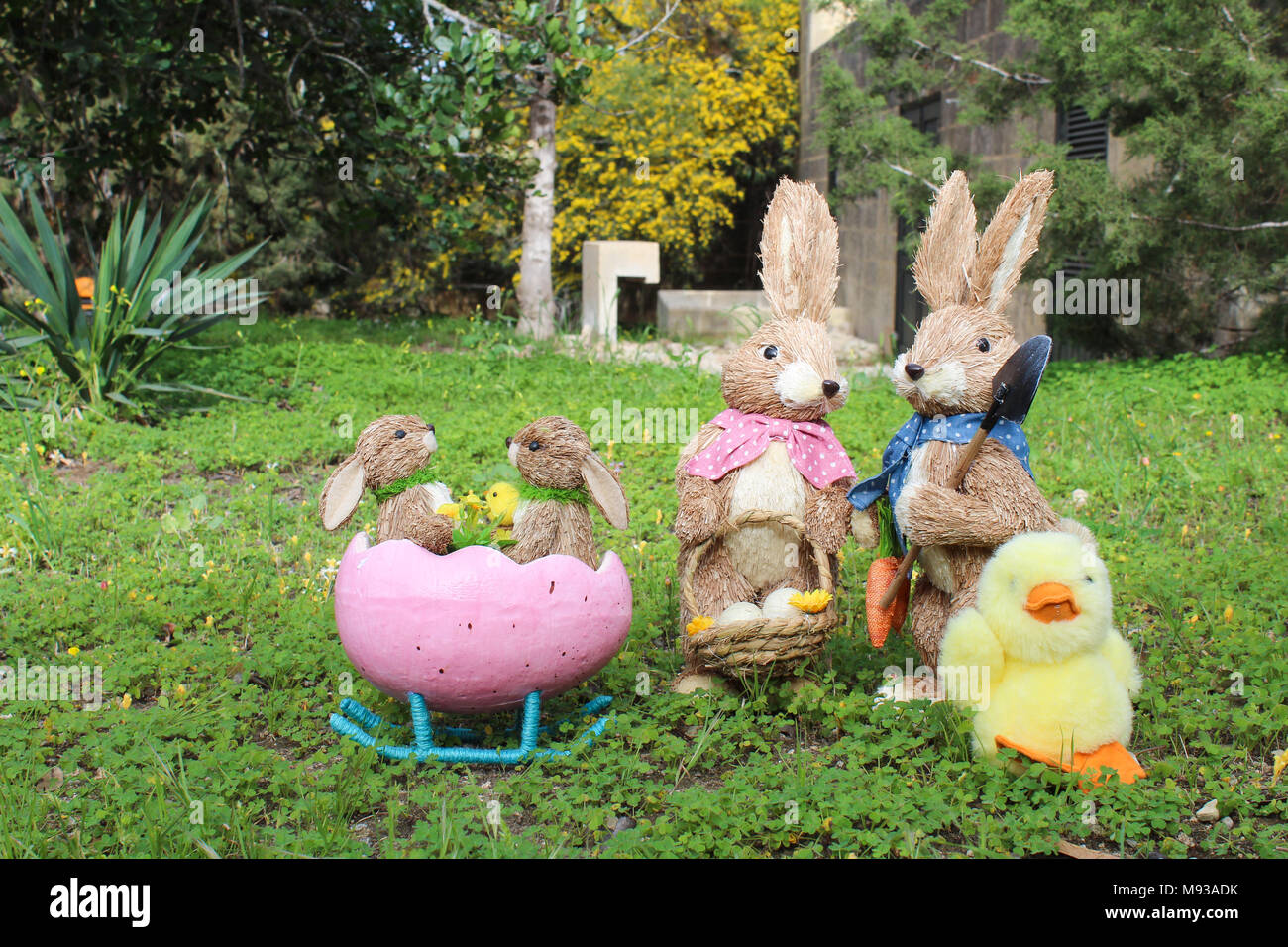 EASTER BUNNYS IN THE GARDEN Stock Photo - Alamy
