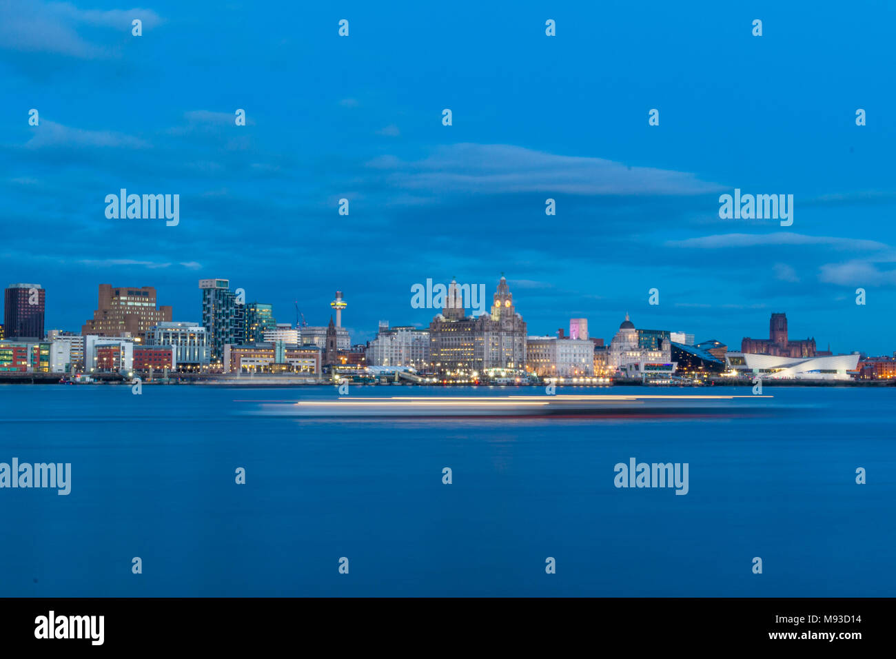 Liverpool city skyline hi-res stock photography and images - Alamy