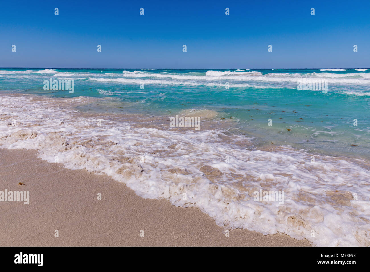 Beautiful tropical beach of Varadero in Cuba, turquoise ocean Stock ...