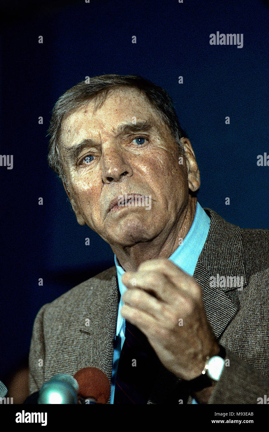 Washington, DC., USA, March 15, 1988 Burt Lancaster at news conference ...