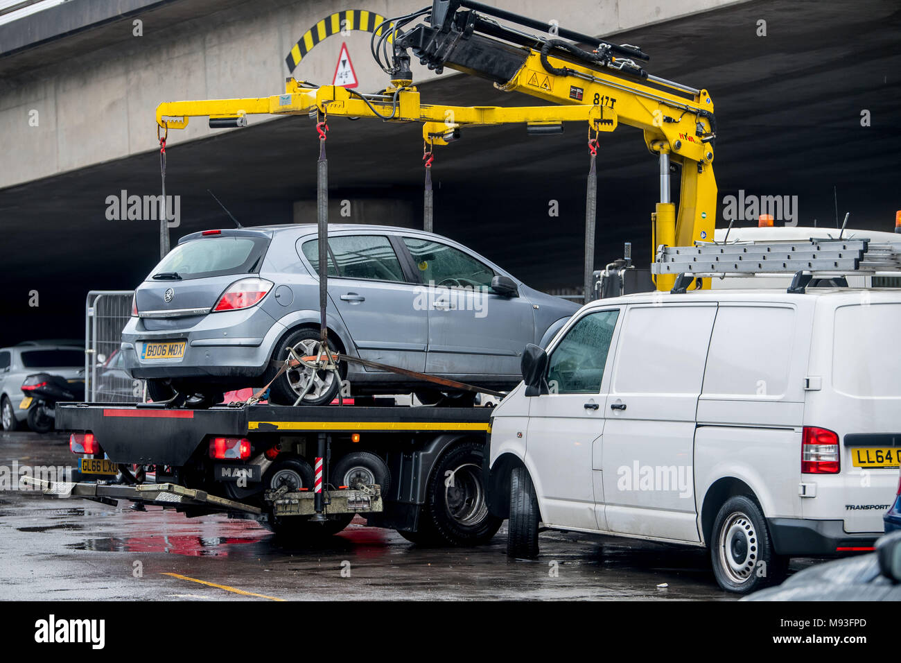 Untaxed vehicle dvla sticker hi-res stock photography and images - Alamy