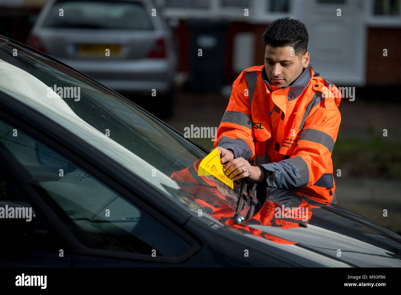 Untaxed vehicle dvla sticker hi-res stock photography and images - Alamy