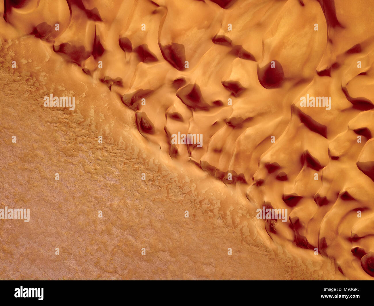 Saudi empty quarter hi-res stock photography and images - Alamy