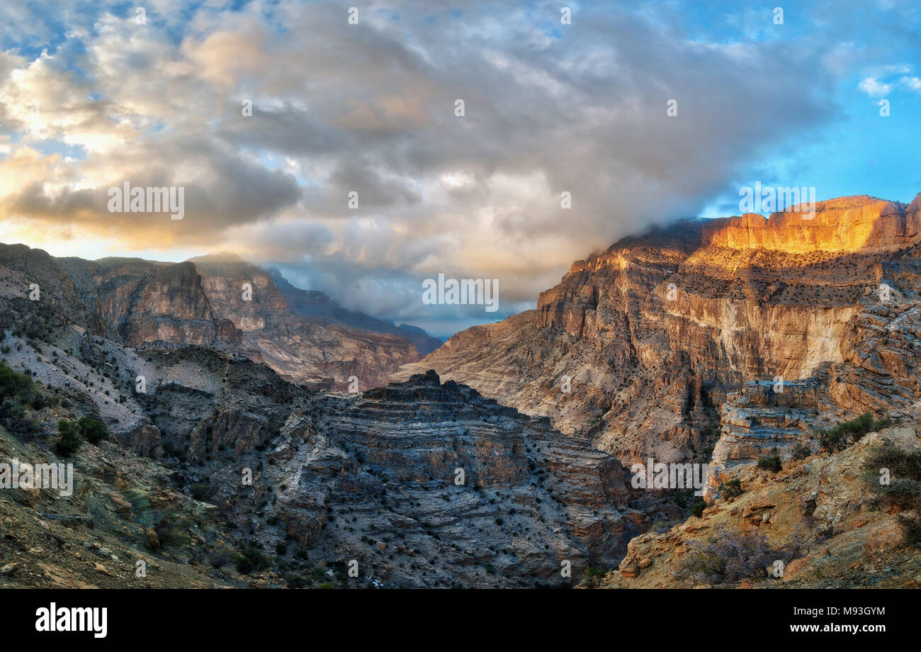 Al Hajar Mountains in Oman taken in 2015 Stock Photo - Alamy