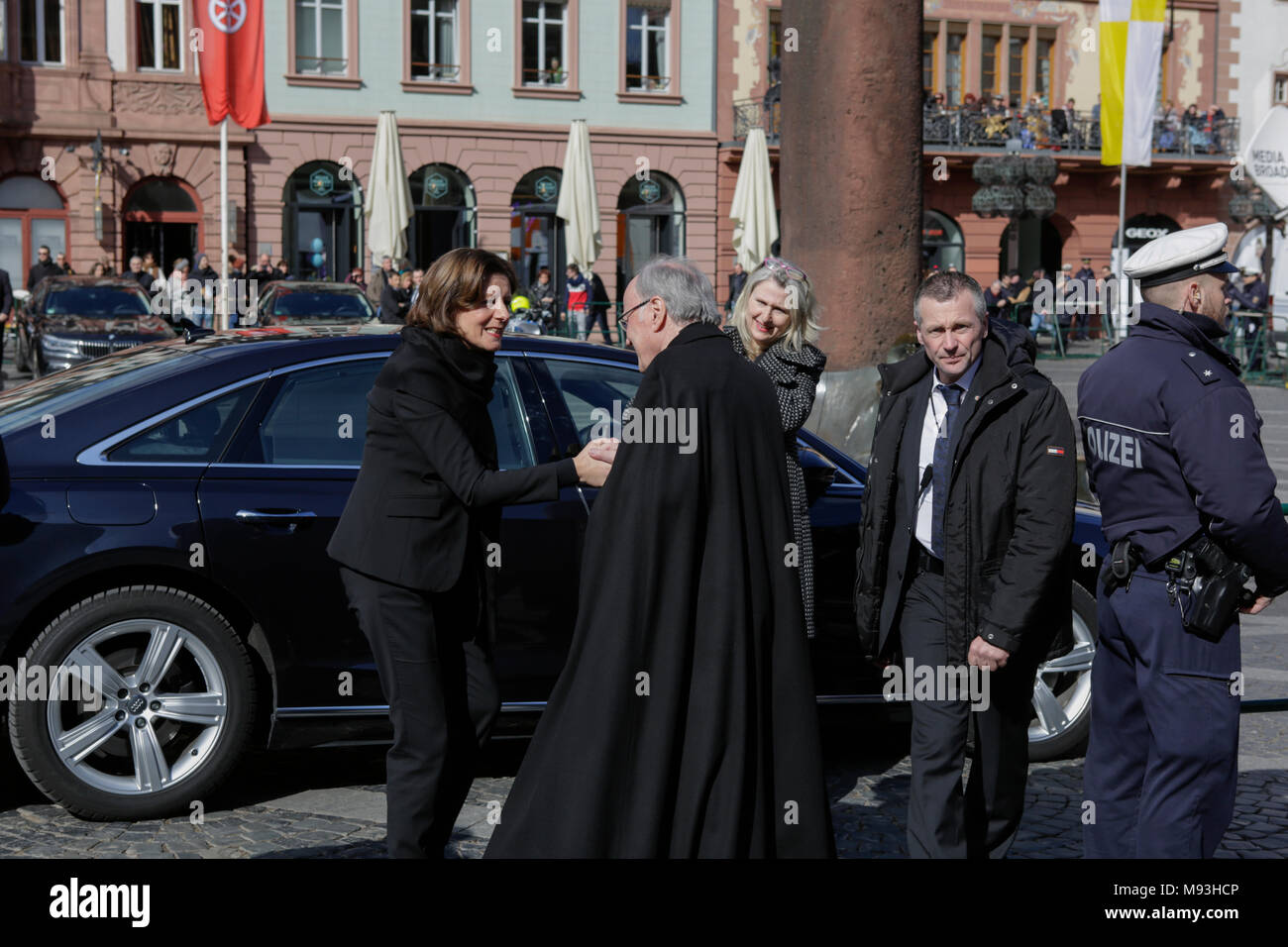 The Rhineland-Palatinate Minister?President Malu Dreyer is welcomed at ...