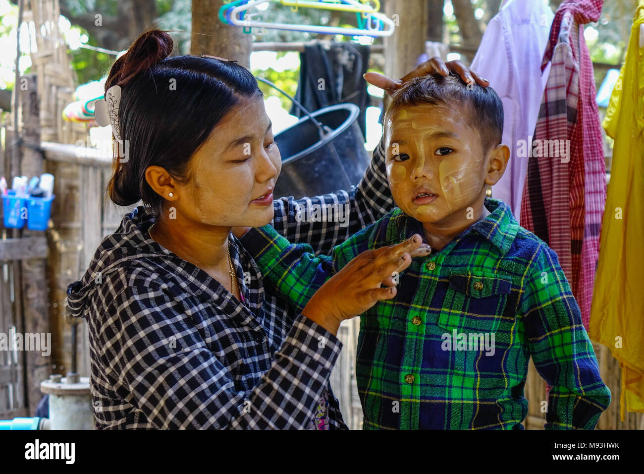 Burmese Woman White Face High Resolution Stock Photography and Images ...