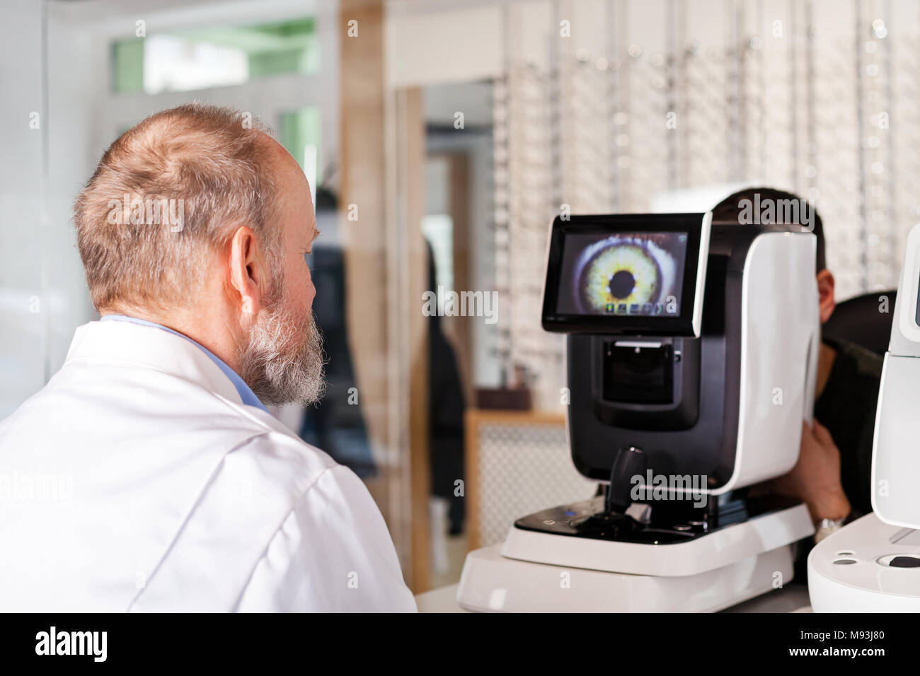Eye test chart machine hi-res stock photography and images - Alamy